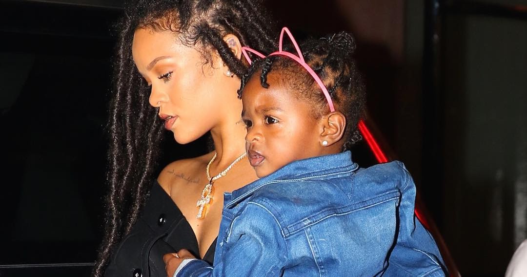 BLOG: Rihanna steps out in New York with niece Majesty - Photos!
