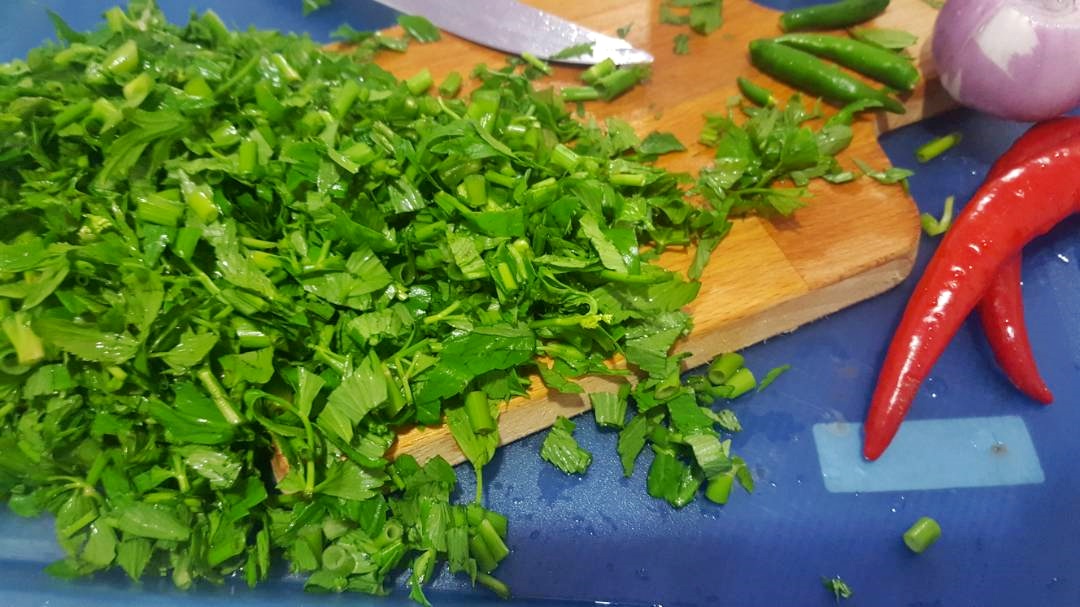 SurayaMSyed: Kerabu Daun Selom