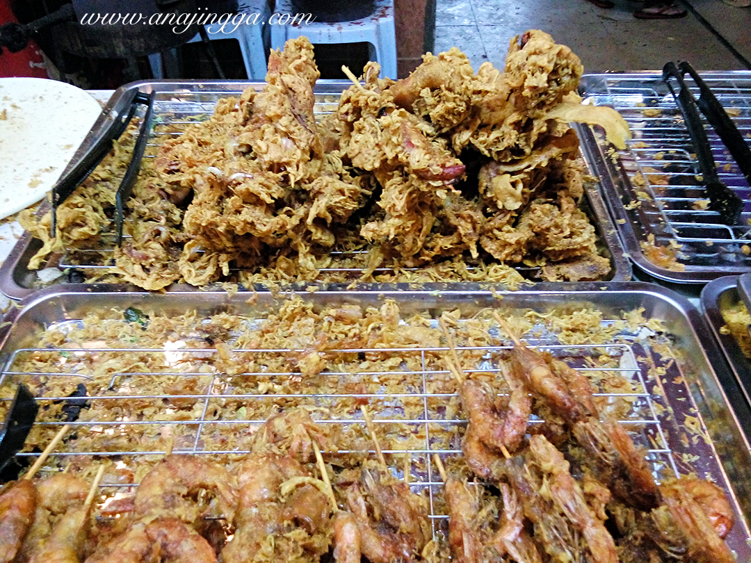 Makan Colek Ayam Dan Seafood Di Warung Kita, Sungai Buloh