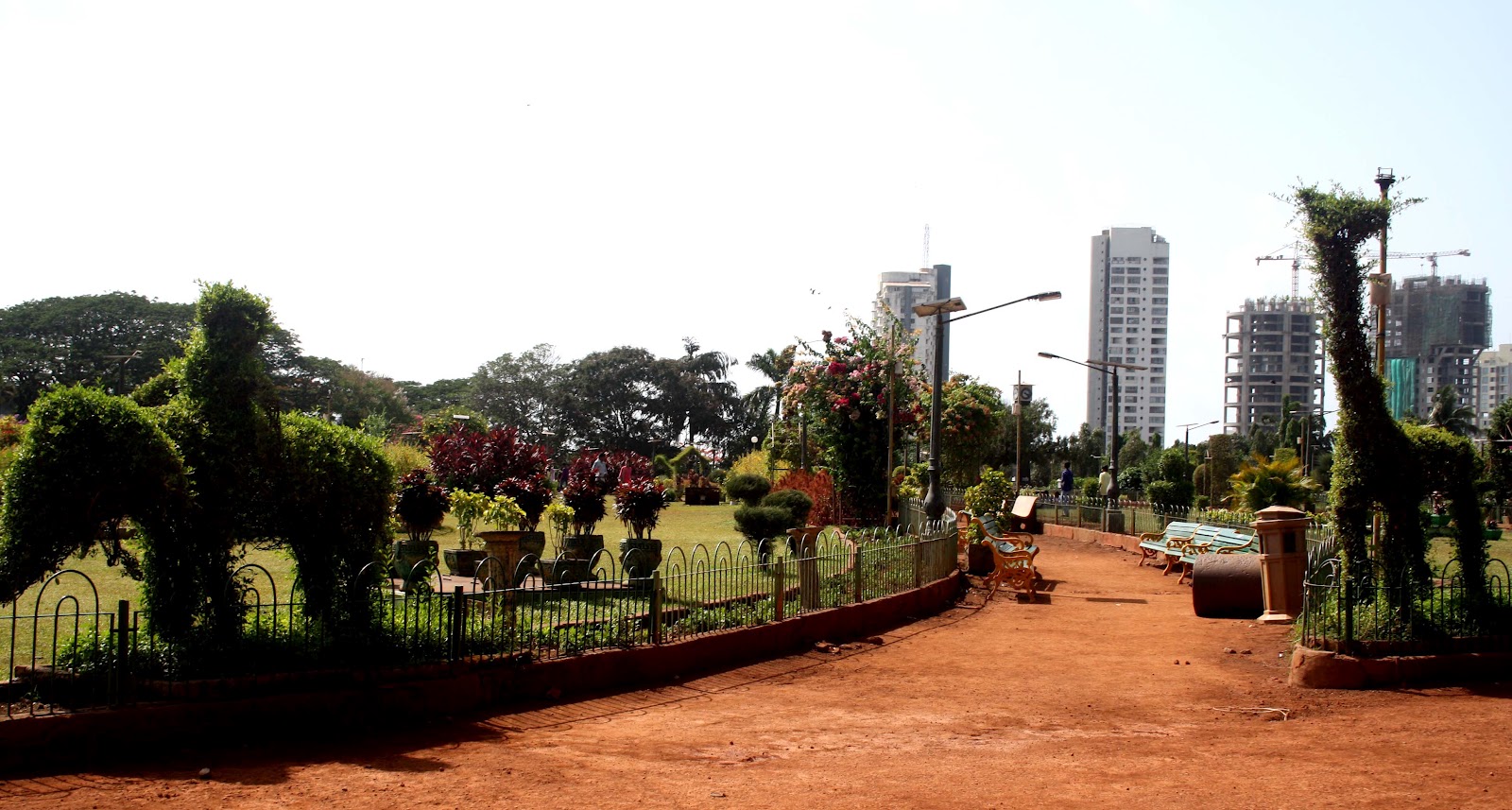 Welcome to Mumbai..!: Hanging Gardens & Kamala Nehru Park