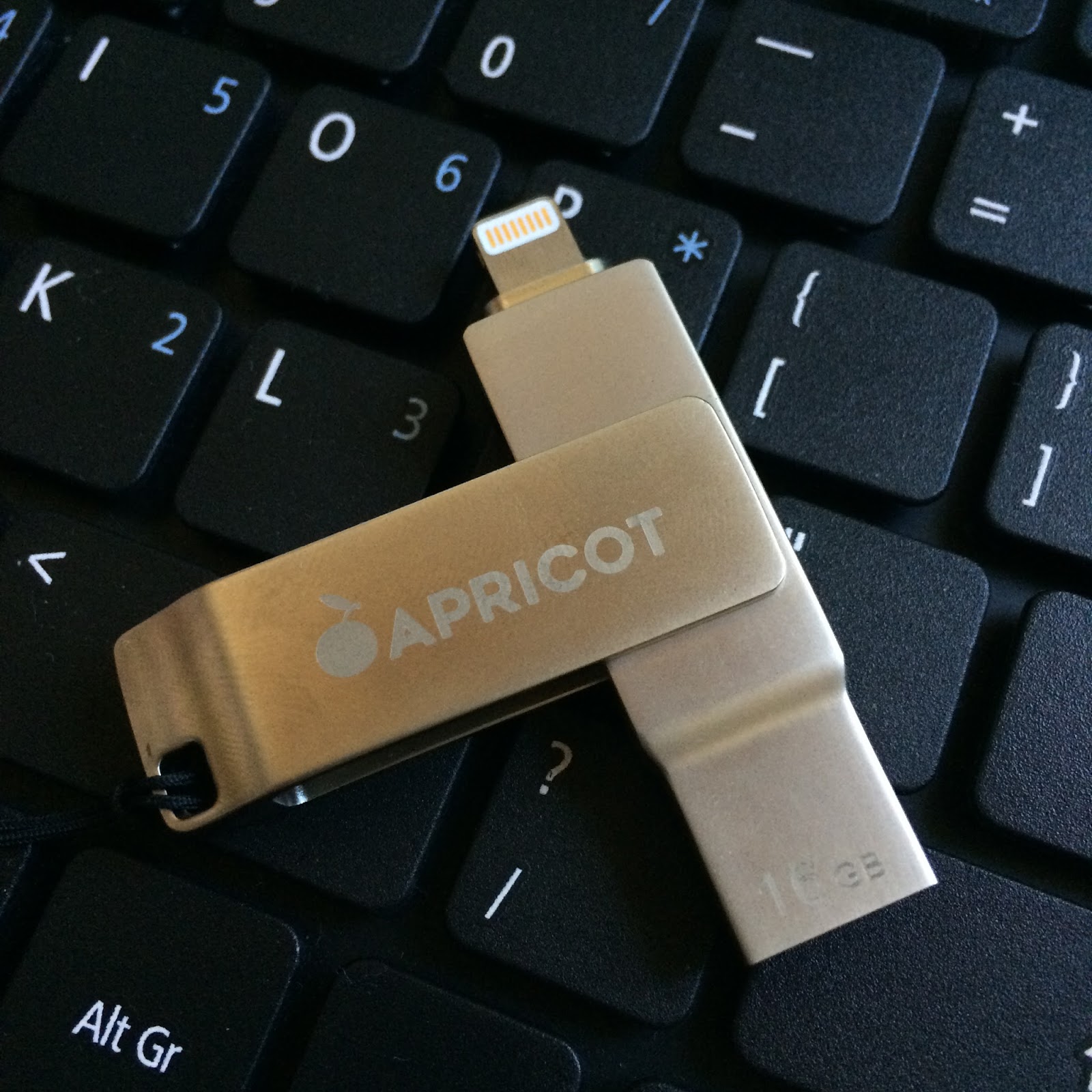 Apricot OTG for iPhone - Hey Street Smart