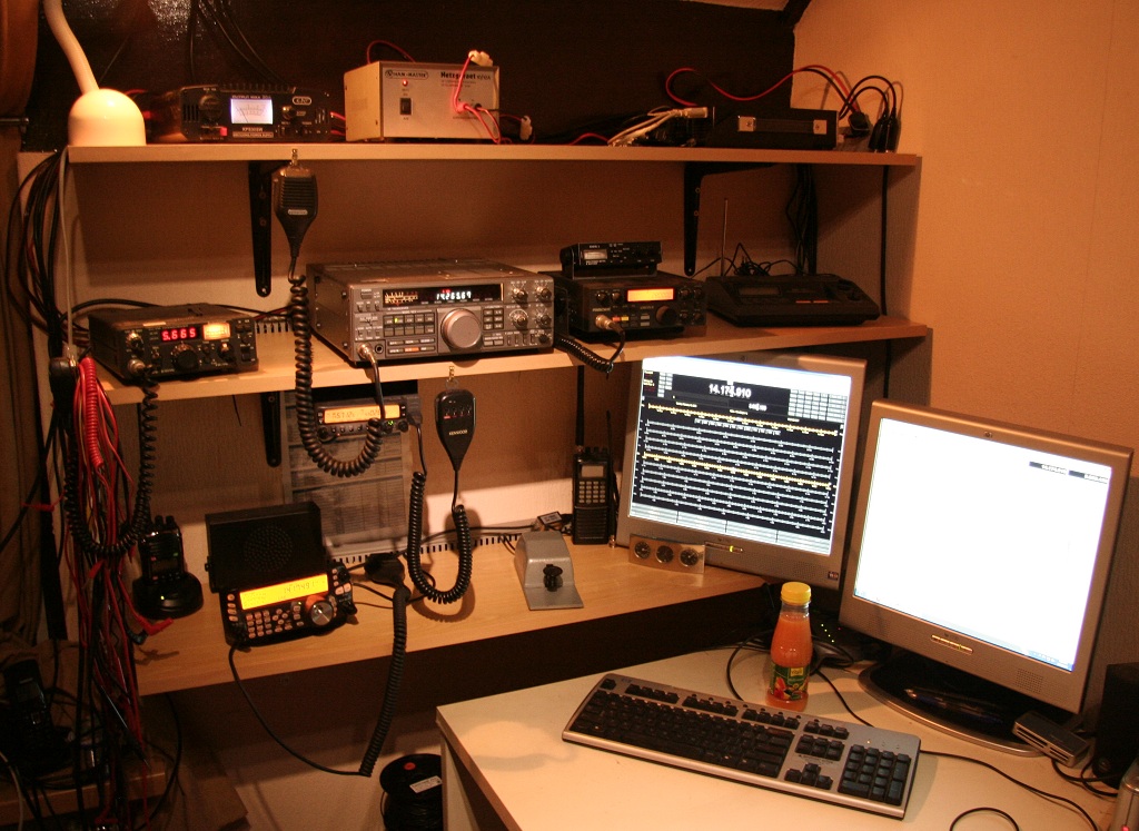 PA1SBM, the life of a dutch radio amateur....: The Shack...