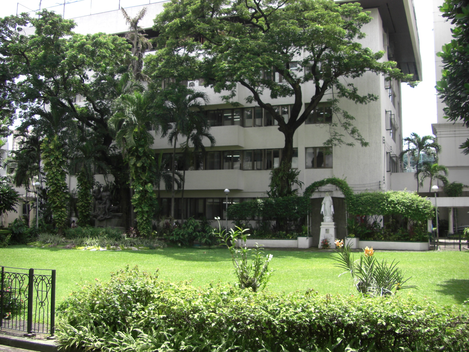 Konted's Make My Day 2: De La Salle University And The Green Archer Logo