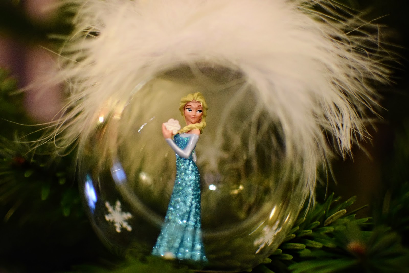 Northern Lights Elsa Doll Review and LEGO Disney Frozen Northern Lights ...