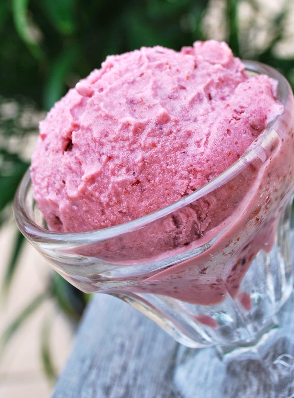 Scrumpdillyicious: Homemade Strawberry Gelato