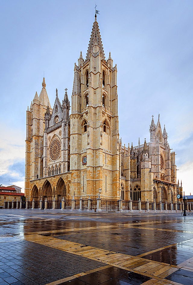 bensozia: Today's Cathedral: León, Spain