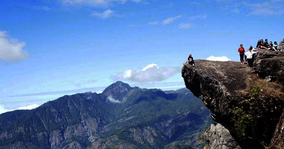 Pride rock-like rock formation free picture or commercial use - 1 ...