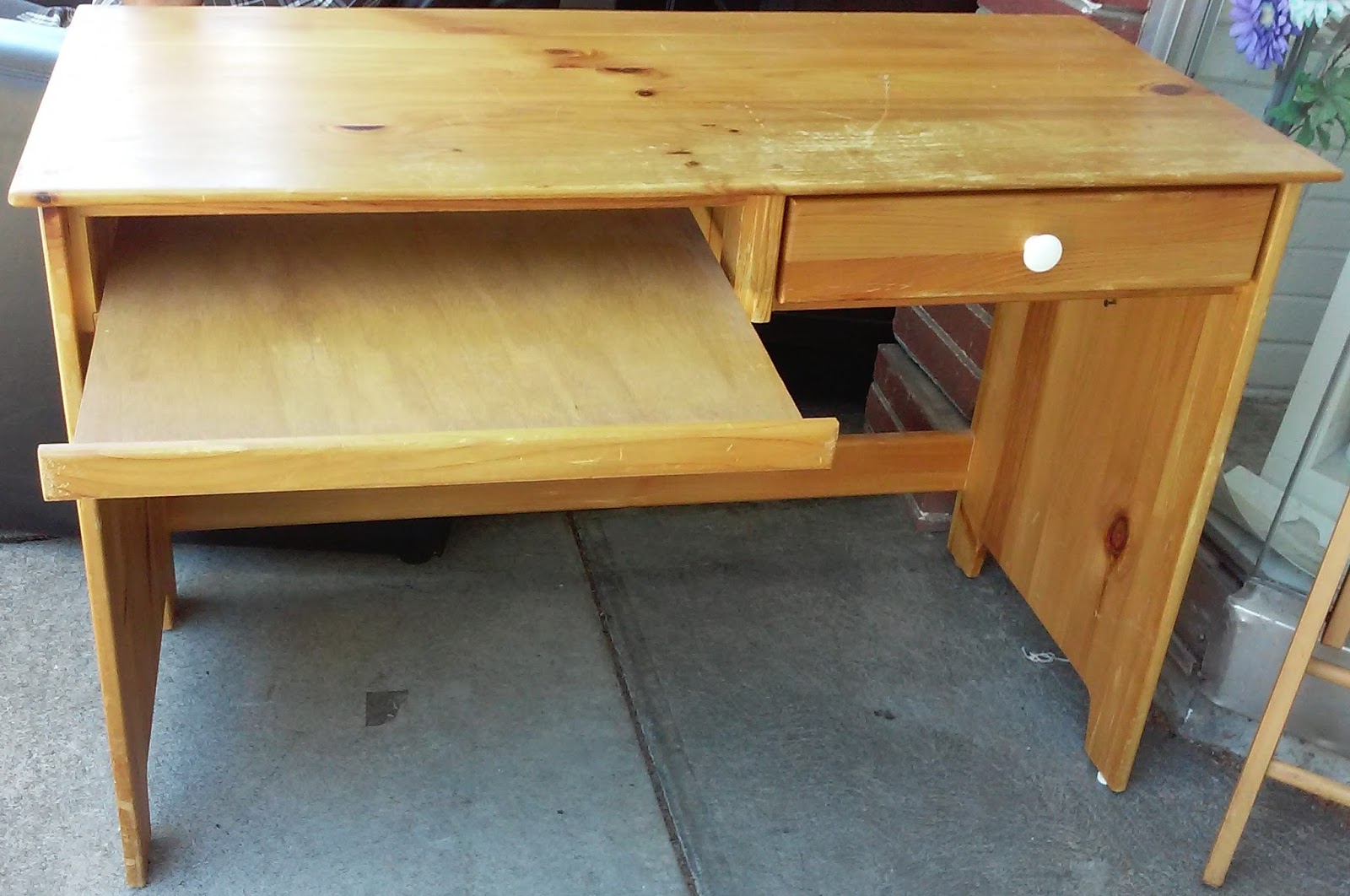 UHURU FURNITURE & COLLECTIBLES: SOLD **Bargain Buy** #589 3.5' Wide ...