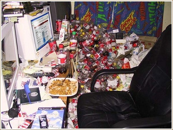 The World’s Most Untidy Office Desks