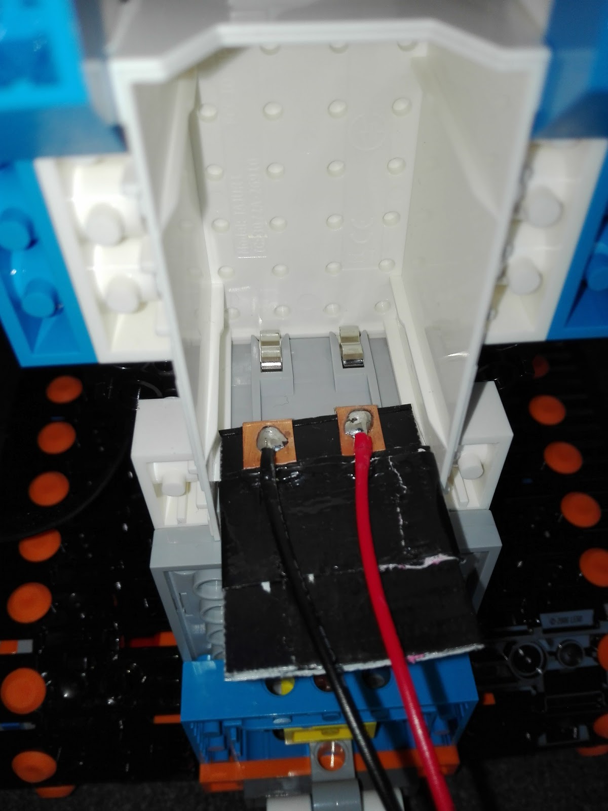 Lego Boost: Eigenen Akku anschließen / Akkulaufzeit verlängern ...