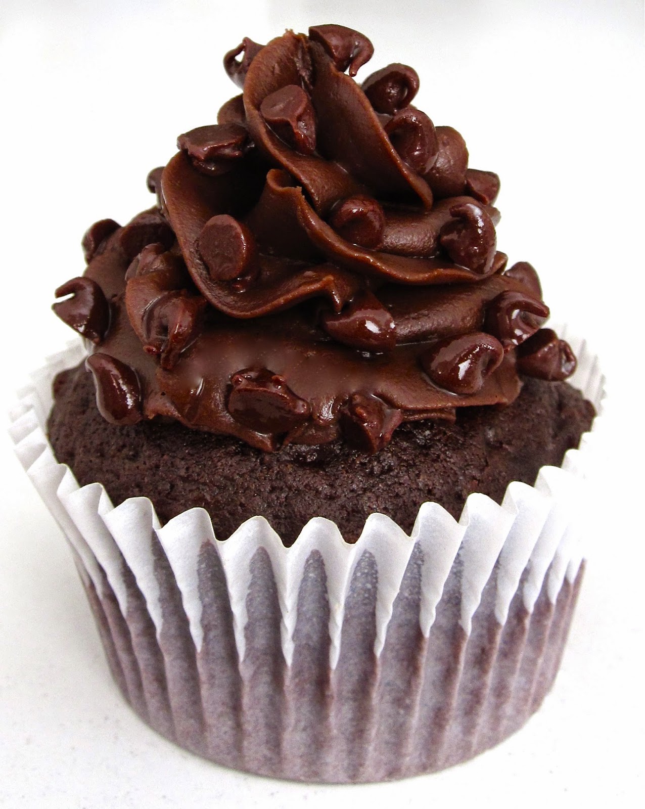 {VIDEO} Easy One-Bowl Chocolate Buttermilk Cupcakes - The Lindsay Ann