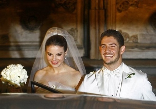 Alexandre Pato with Wife Pics | FOOTBALL STARS WALLPAPERS