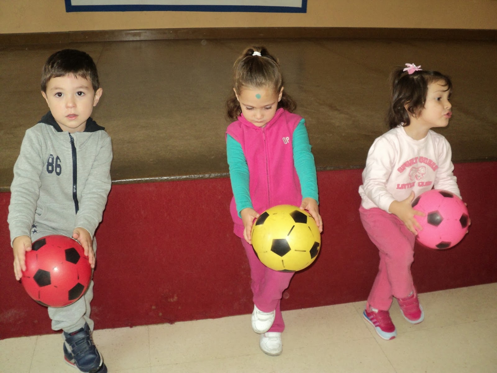 La clase de María José: JUGANDO CON PELOTAS