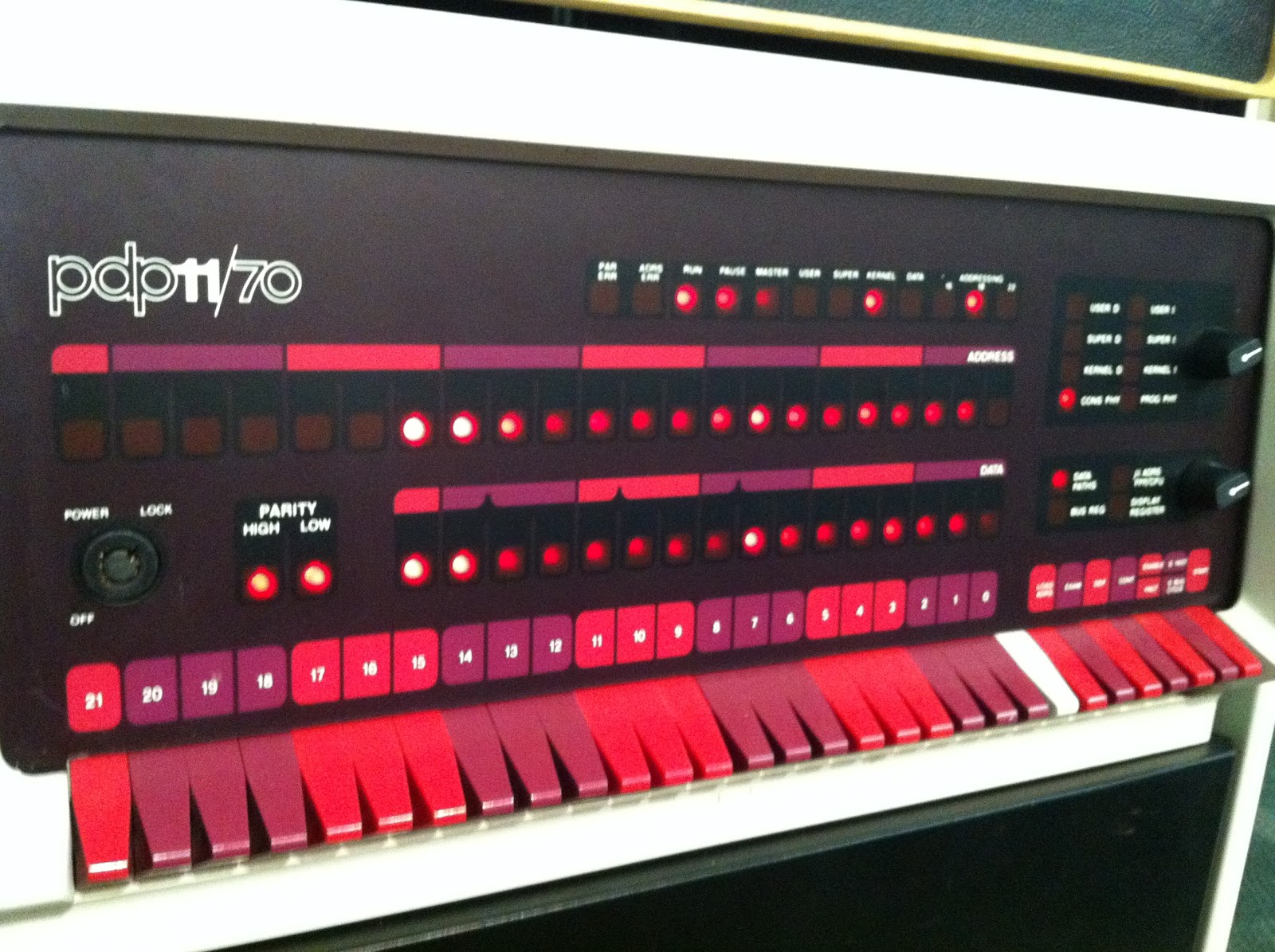 Ubuntu Peronista: ¿Cómo emulo el panel de una DEC PDP-11/70 en Ubuntu ...