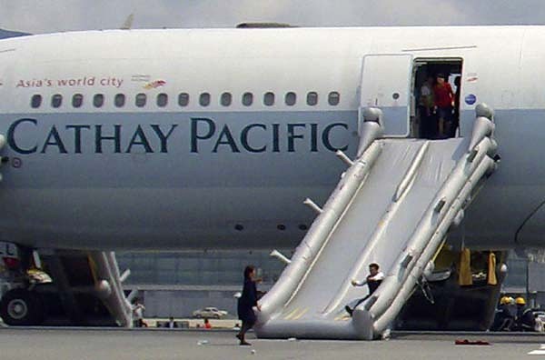 emergency procedures - What are these little things on the evacuation ...