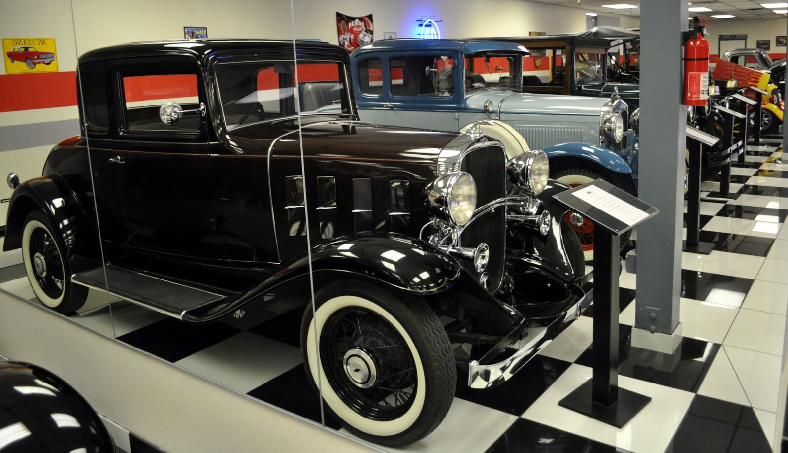 Karsoo: overall photos of the car collection in the Martin Auto Museum