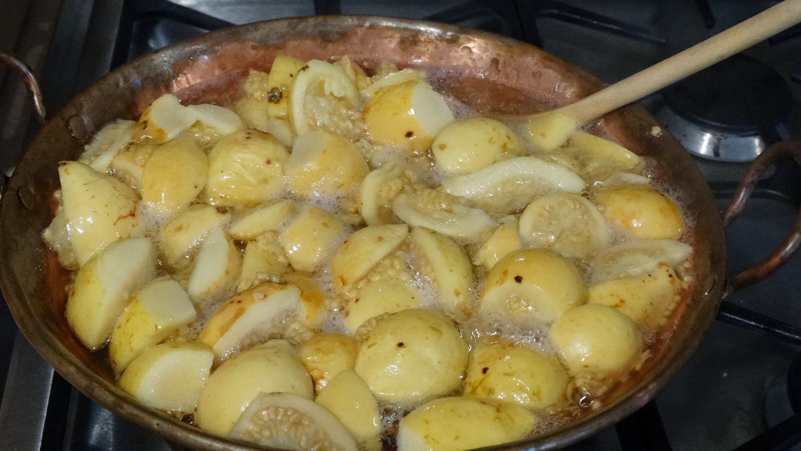 Laura Ruvalcaba Designs: RECETA DE GUAYABAS EN ALMIBAR