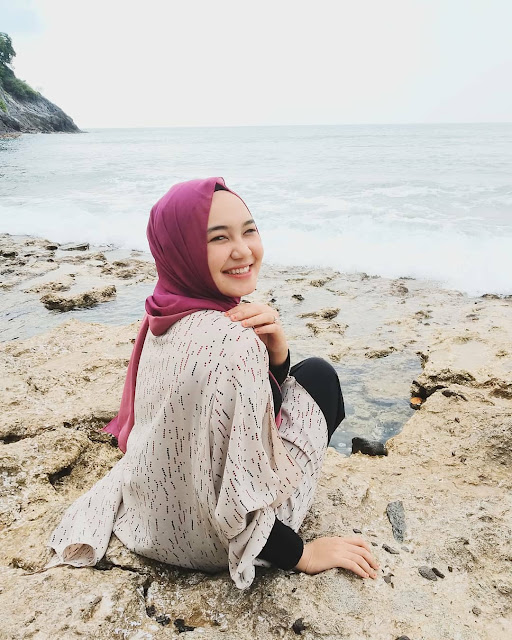 Hijaber Cantik Manis Single Selebgram - Hijaber Maniez