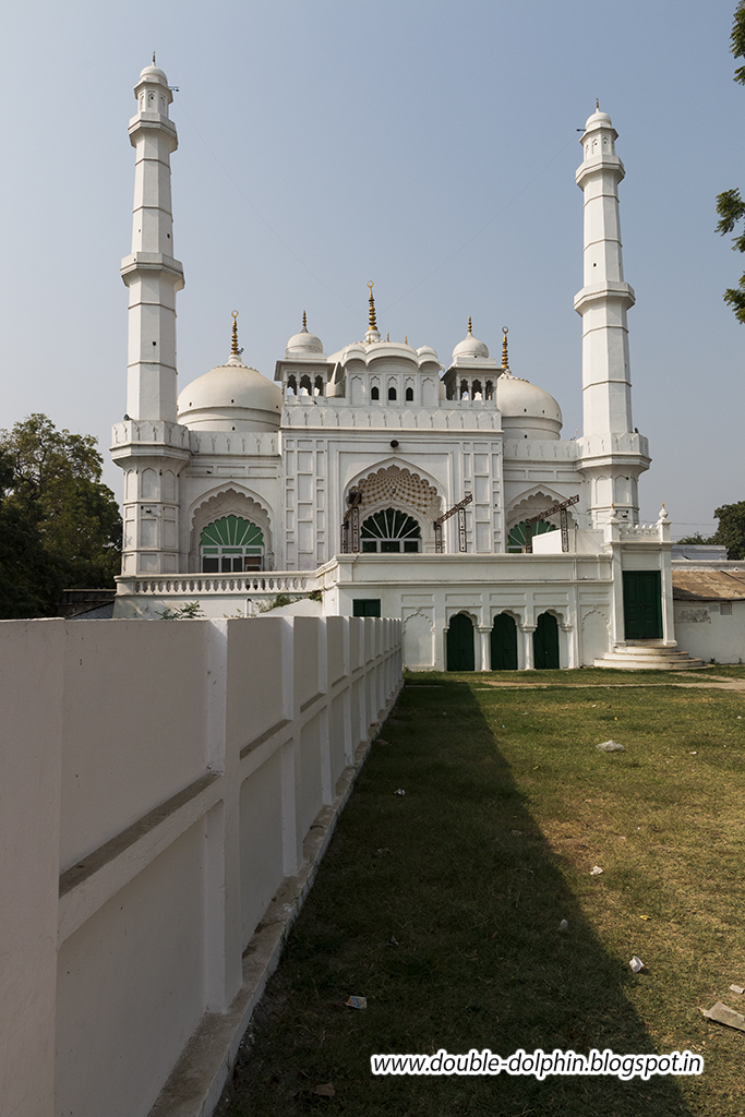 The Concrete Paparazzi: Teele Wali Masjid, Lucknow