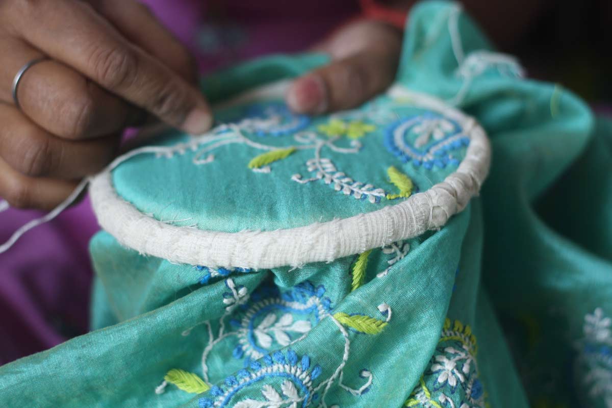 The Color Caravan: Chikankari : a delicate embroidery technique from Oudh