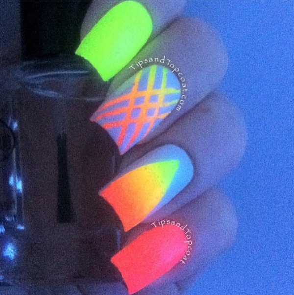 Best Examples Of Glowing Nail Art Ideas For You - Thetrendybride - All ...
