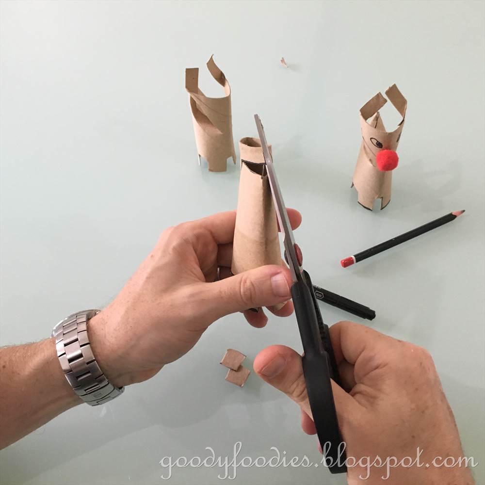 GoodyFoodies: Christmas Crafts: How to Make Rudolph / Reindeers from ...