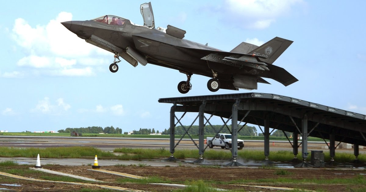 Asian Defence News: British test pilots from the RAF and BAE practice ...