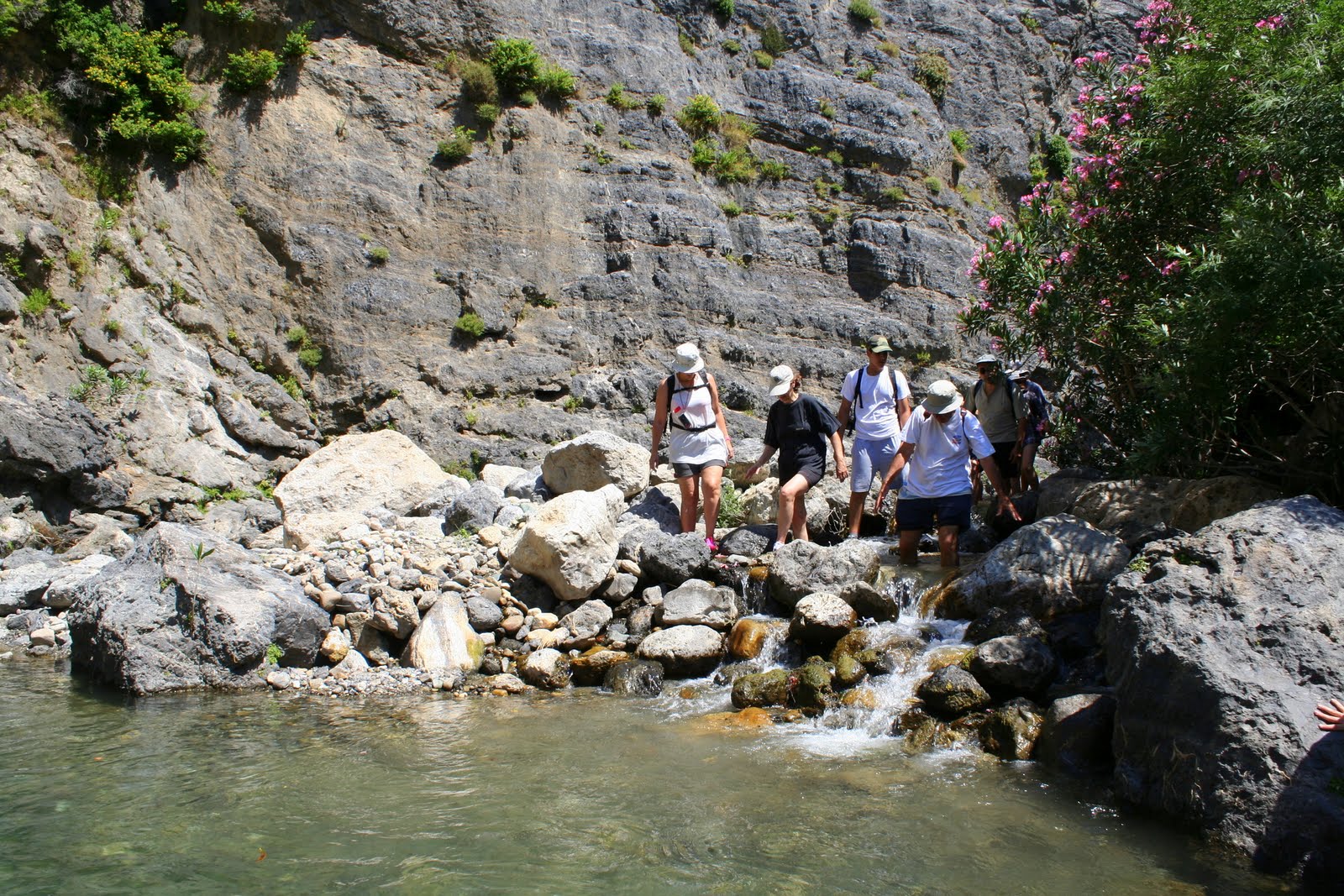 EXPLORE MOUNTAINS: ΚΟΥΡΤΑΛΙΩΤΙΚΟ ΦΑΡΑΓΓΙ (ΜΟΝΗ ΠΡΕΒΕΛΗ)