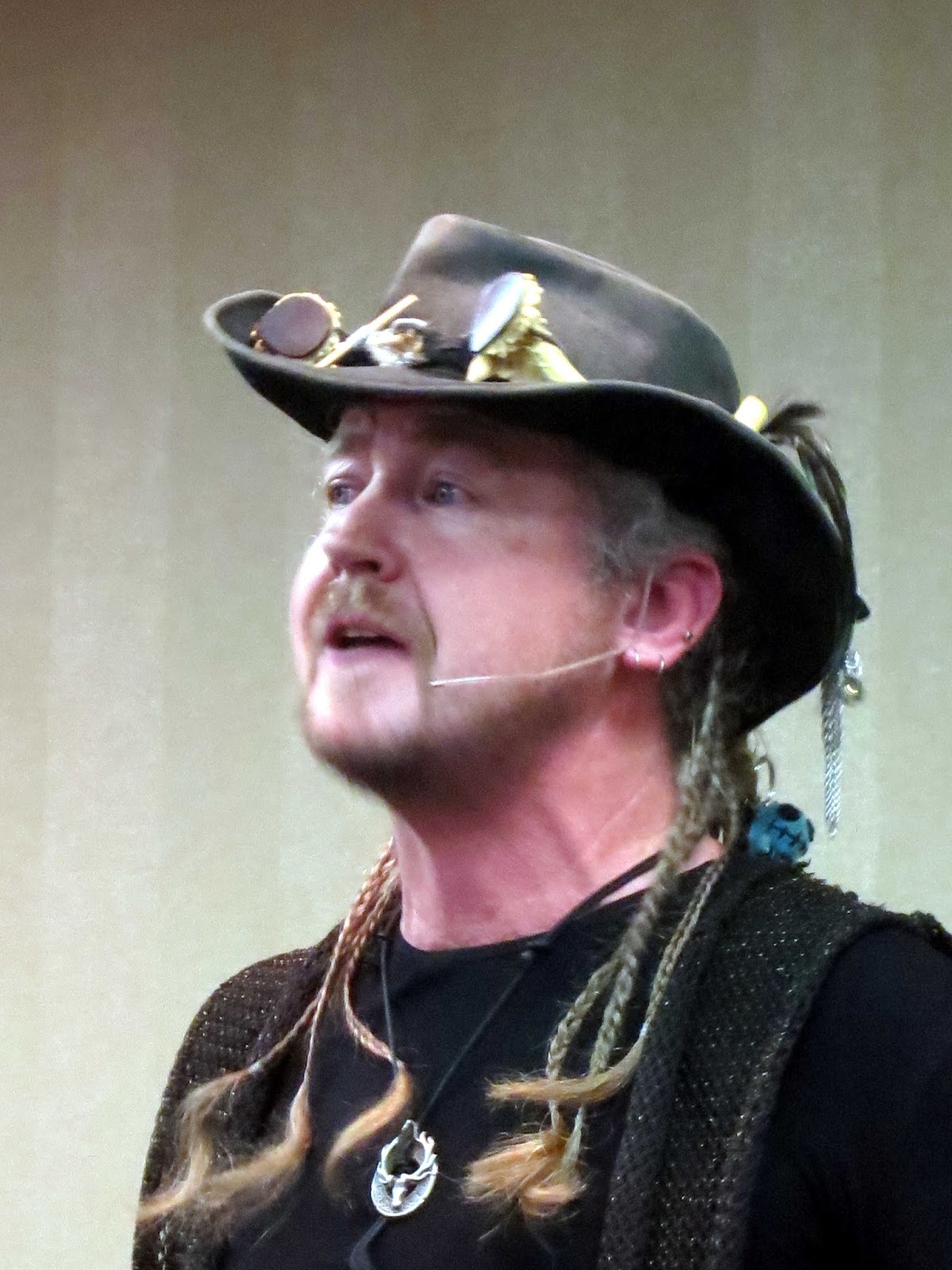 The ZehnKatzen Times: OryCon 39: Alexander James Adams In Performance