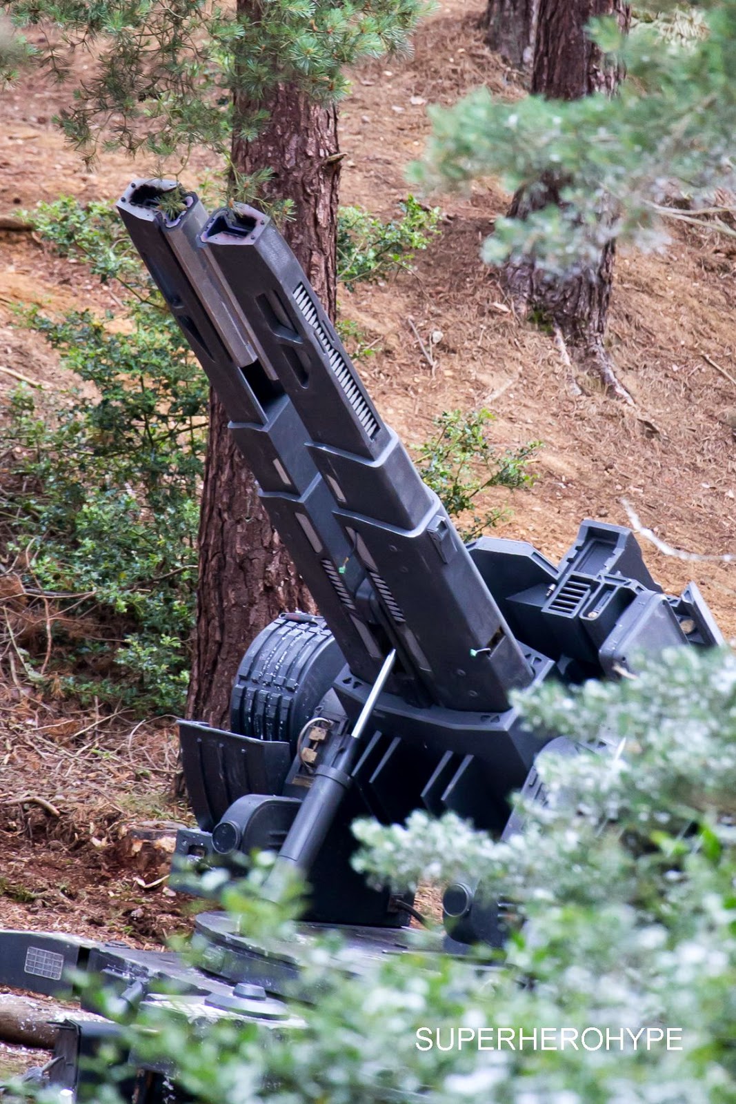 AVENGERS: AGE OF ULTRON Set Photos Show THOR Smashing an Artillery Cannon