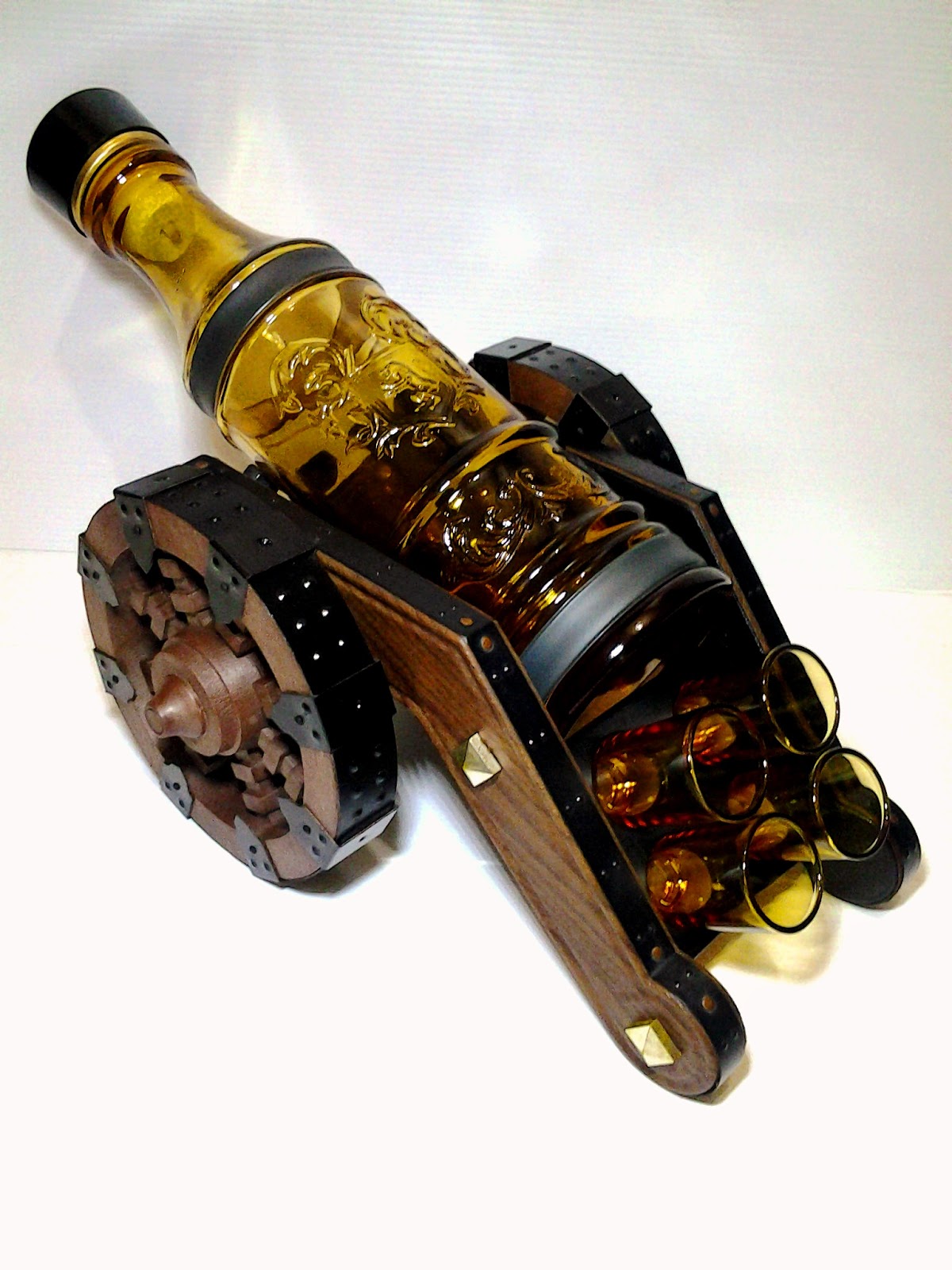 Koleksi Barang Bekas Unik: Set Botol, Sloki & Rack Meriam