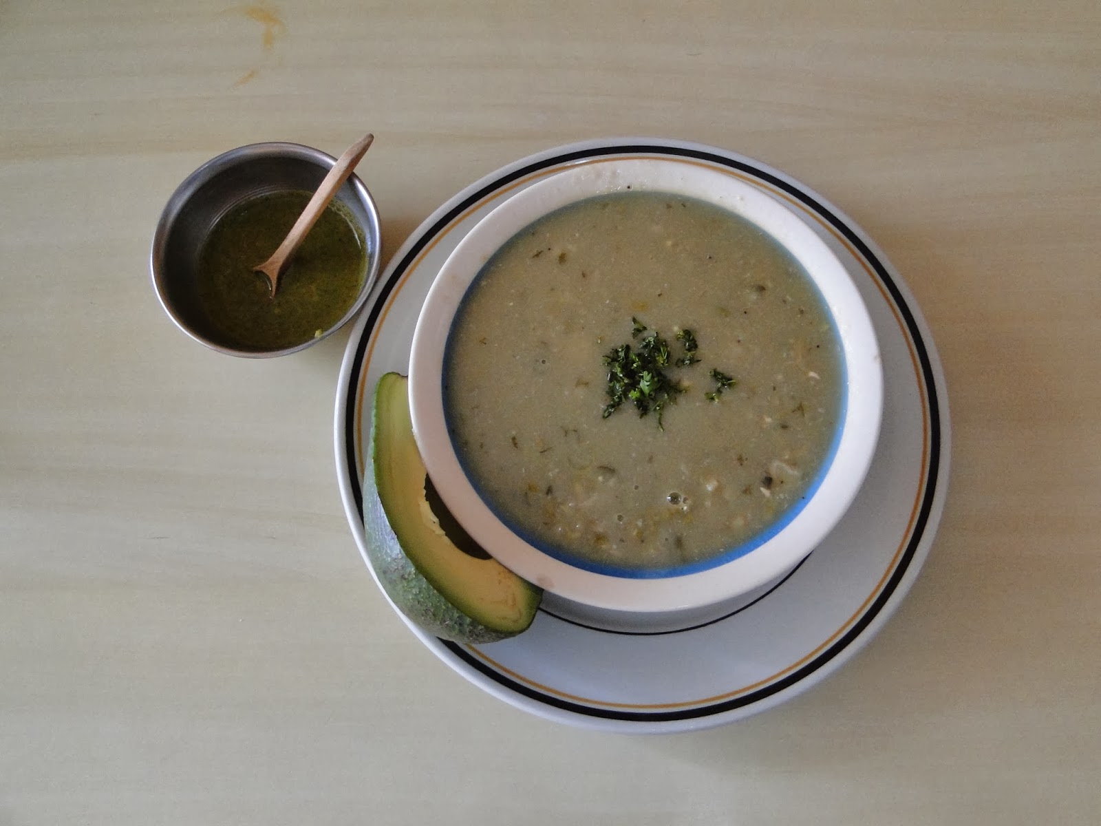 Brasa y Carbón "Sabor Lojano" : Arvejas con guineo y Repe