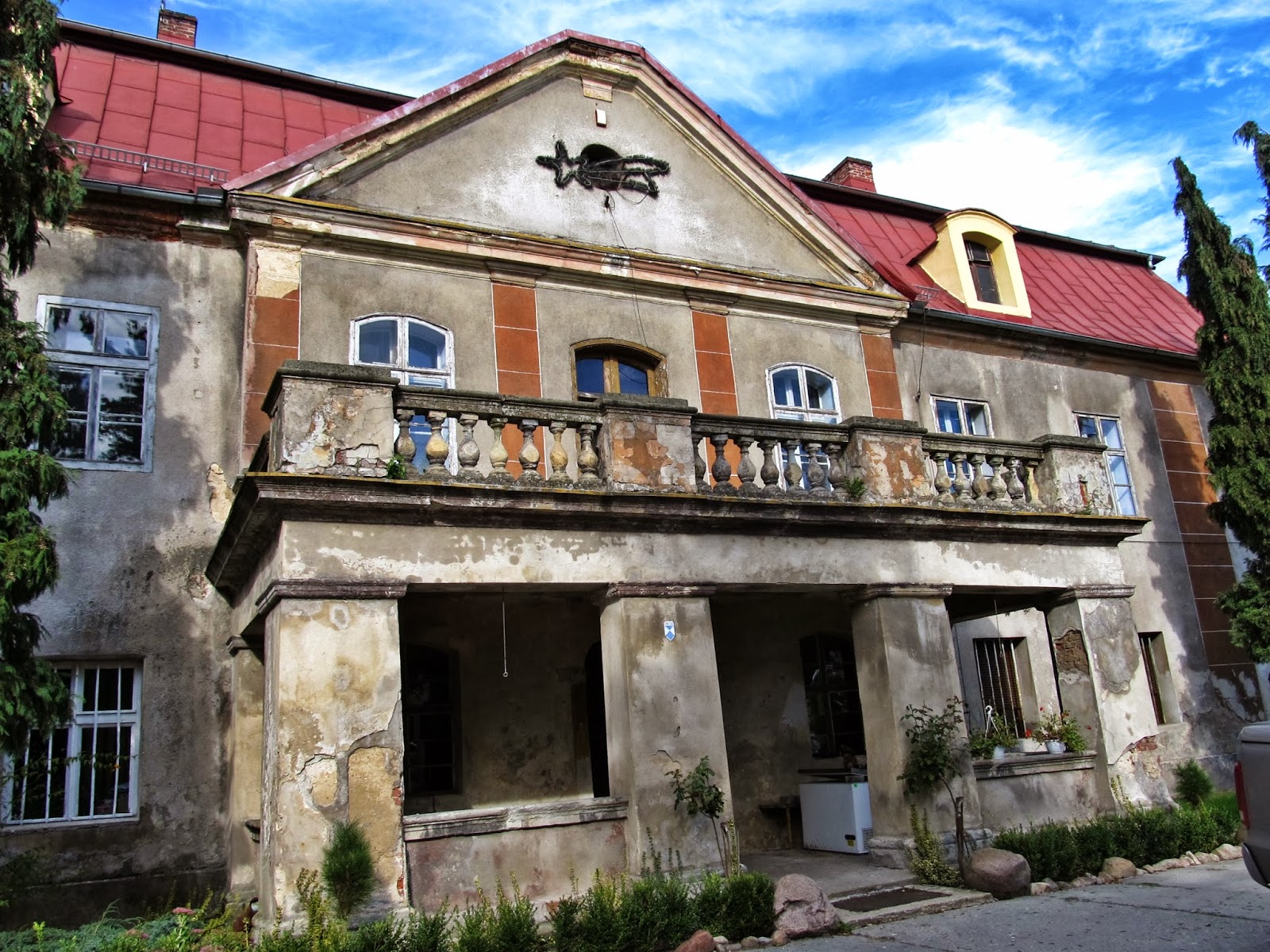 szlaki i bezdroża: Wilkowice - dwór i pałac Larischów