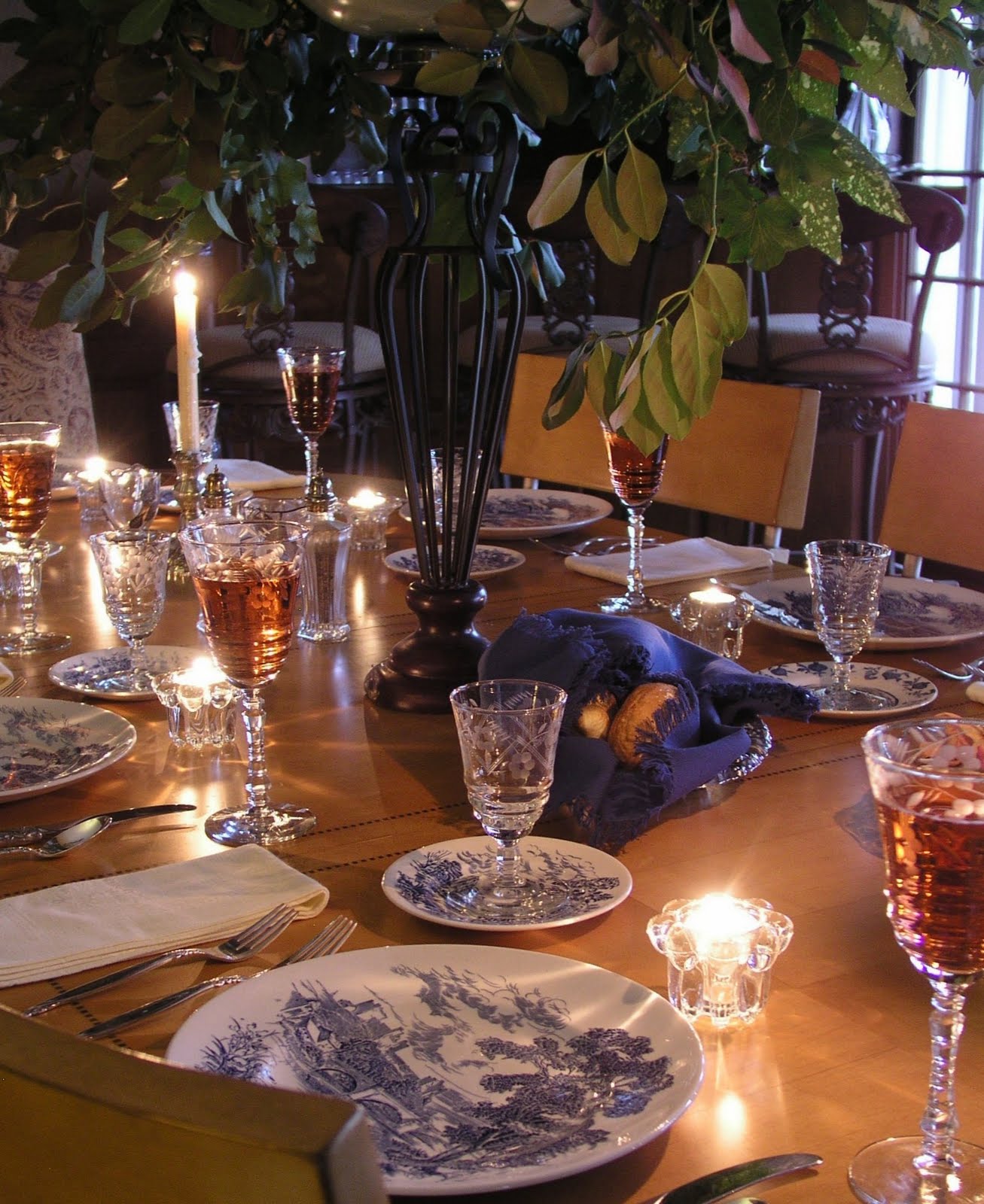 Affordable Accoutrements: Simply Vintage Table Setting!