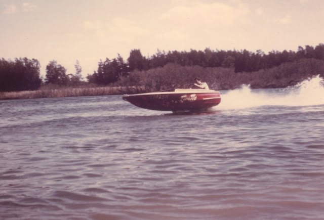 AUSSIE SKIBOATS: "FIRE FLY"