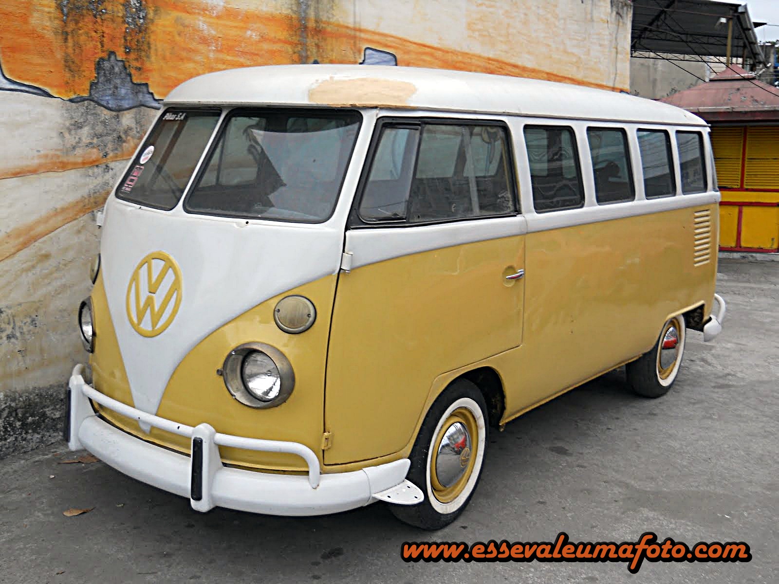 Registros Automotivos do Cotidiano: VW Kombi 1975