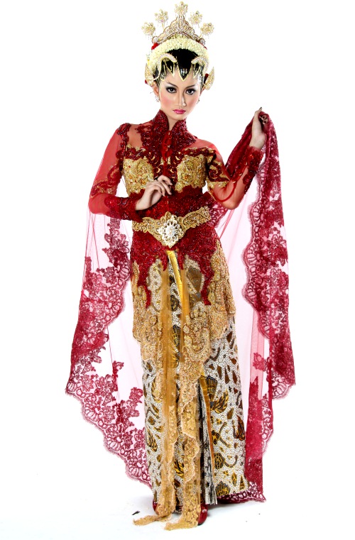 Rumah Pengantin LanggenG 151107: Corak Sepanjang Masa Merah Marun dan Emas