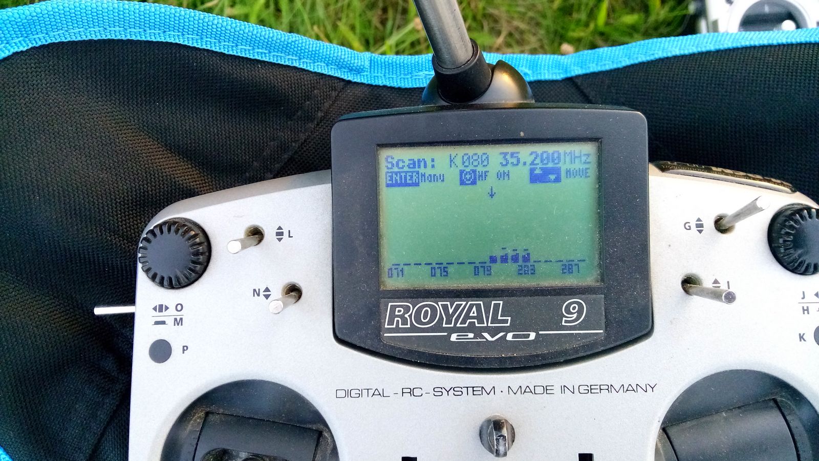 Stránky o modelech letadel: RC souprava Multiplex Royal Evo 9