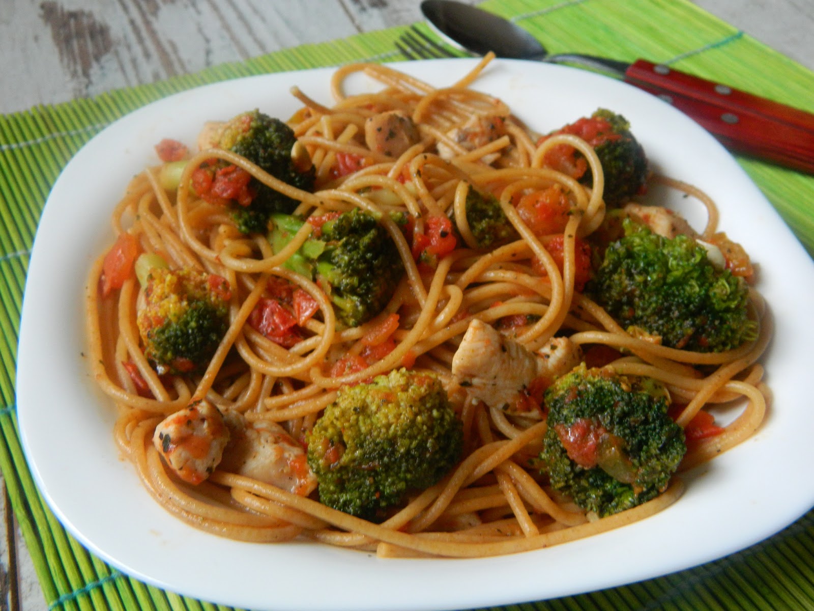 Weekend Passion: Spaghetti integrale cu broccoli si piept de pui