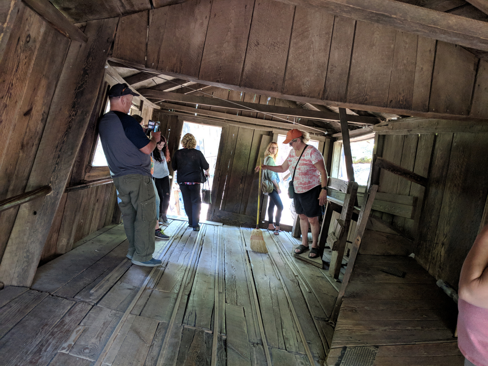 What Am I Doing?: Oregon Vortex: House of Mystery