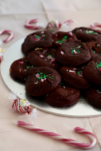 Nibble Nation: How To: Lindt Lindor Peppermint Stuffed Red Velvet Cookies