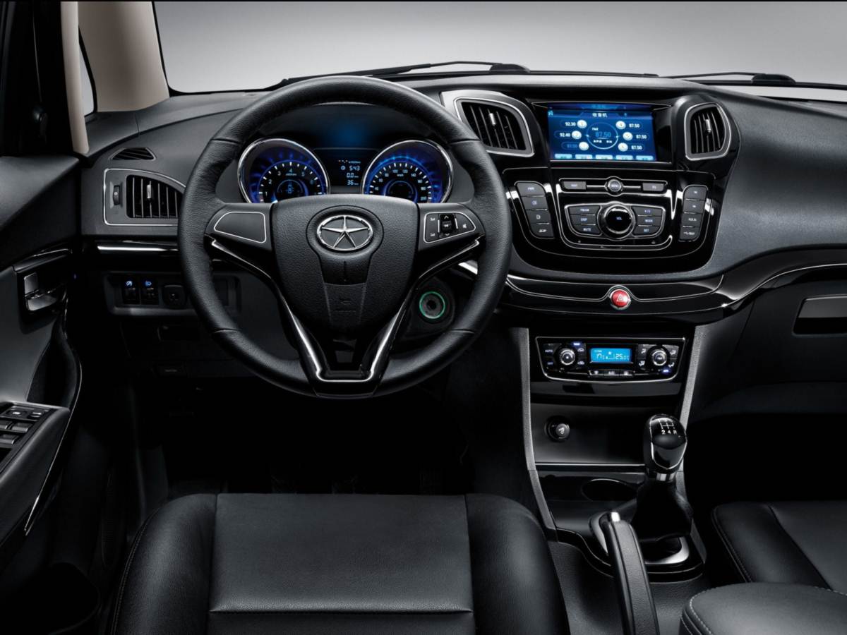 JAC J6 2014: reestilização e opção de câmbio automático | CAR.BLOG.BR