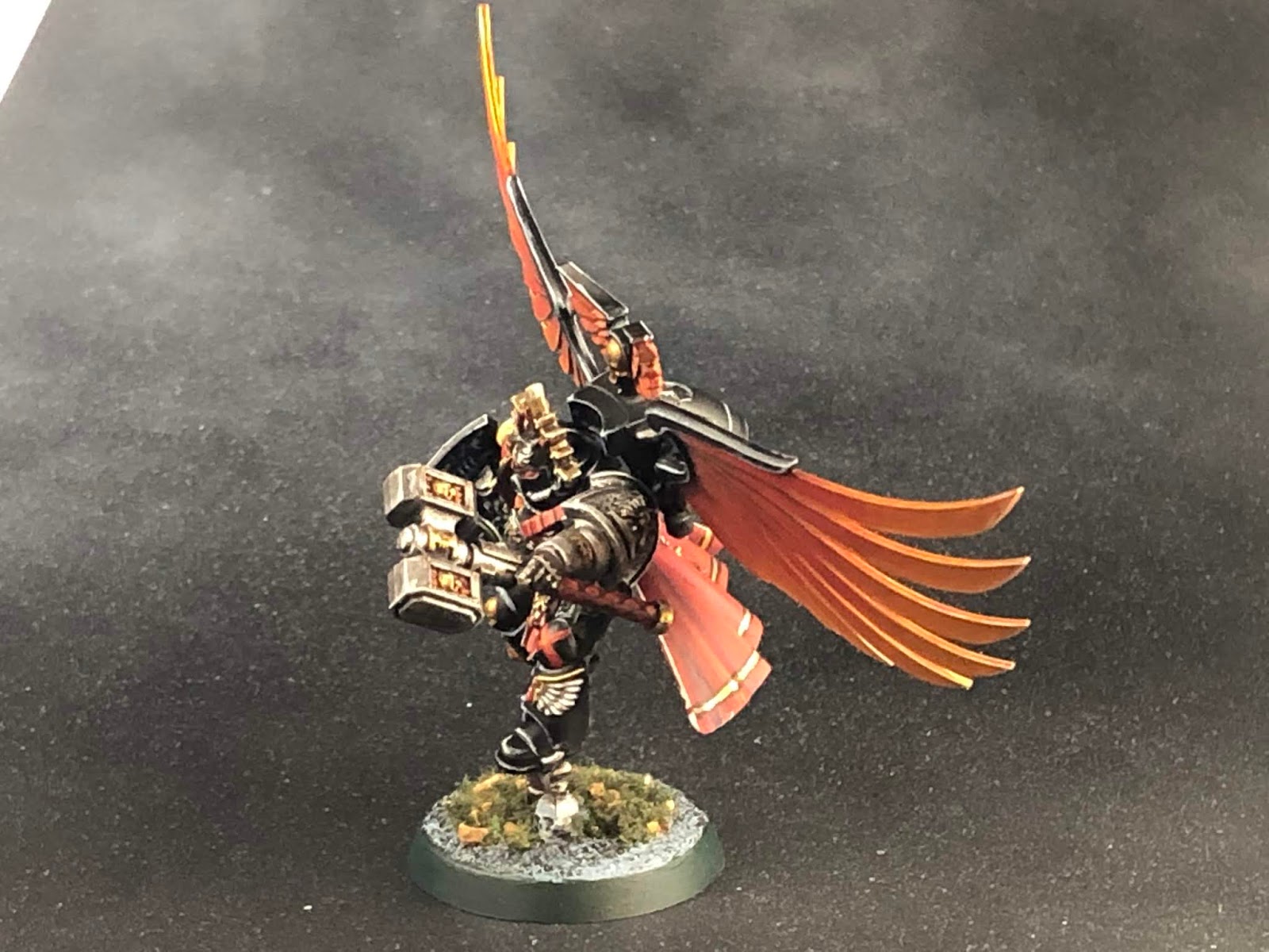 Lou Rollins Miniatures: Deathwatch Smash Captain - Antor Delassio
