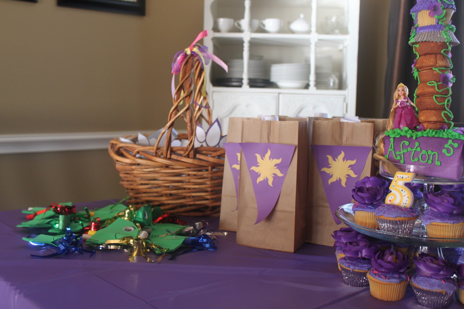 Crafty Texas Girls: Crafty How-To: "Tangled" Rapunzel Movie Party