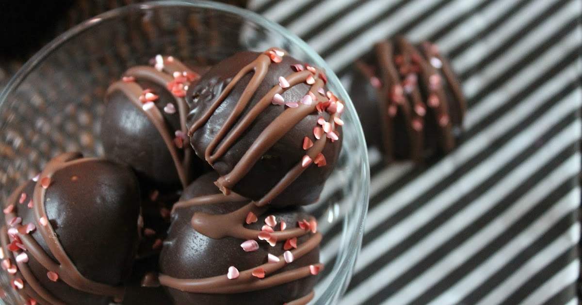 the savvy girl's guide to life: Coconut and Almond Bon Bons