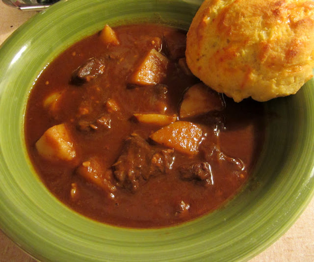 Reviews, Chews & How-Tos: German Gulaschsuppe (Beef Paprika Stew)