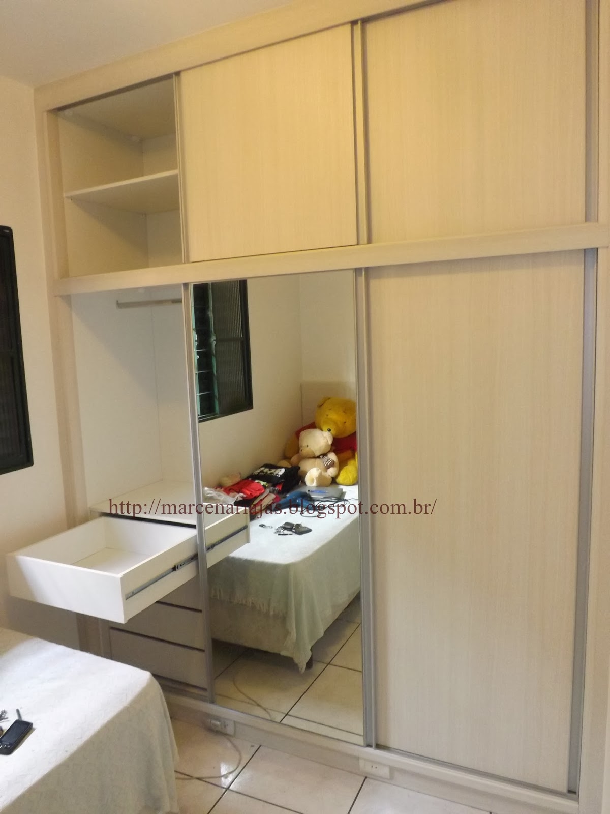 Marcenaria J. A. S.: armario 3 portas de correr com tv embutida