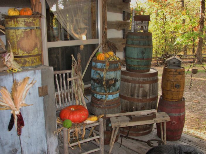 The Old Tattered Flag: A primitive homestead tour.....