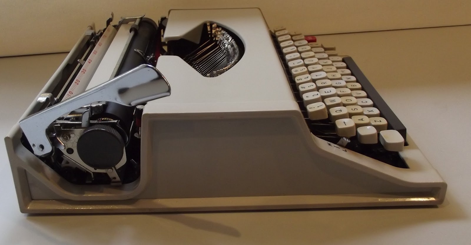 oz.Typewriter: A Foreign Affair: The Chevron ‘Traveller’ Portable ...