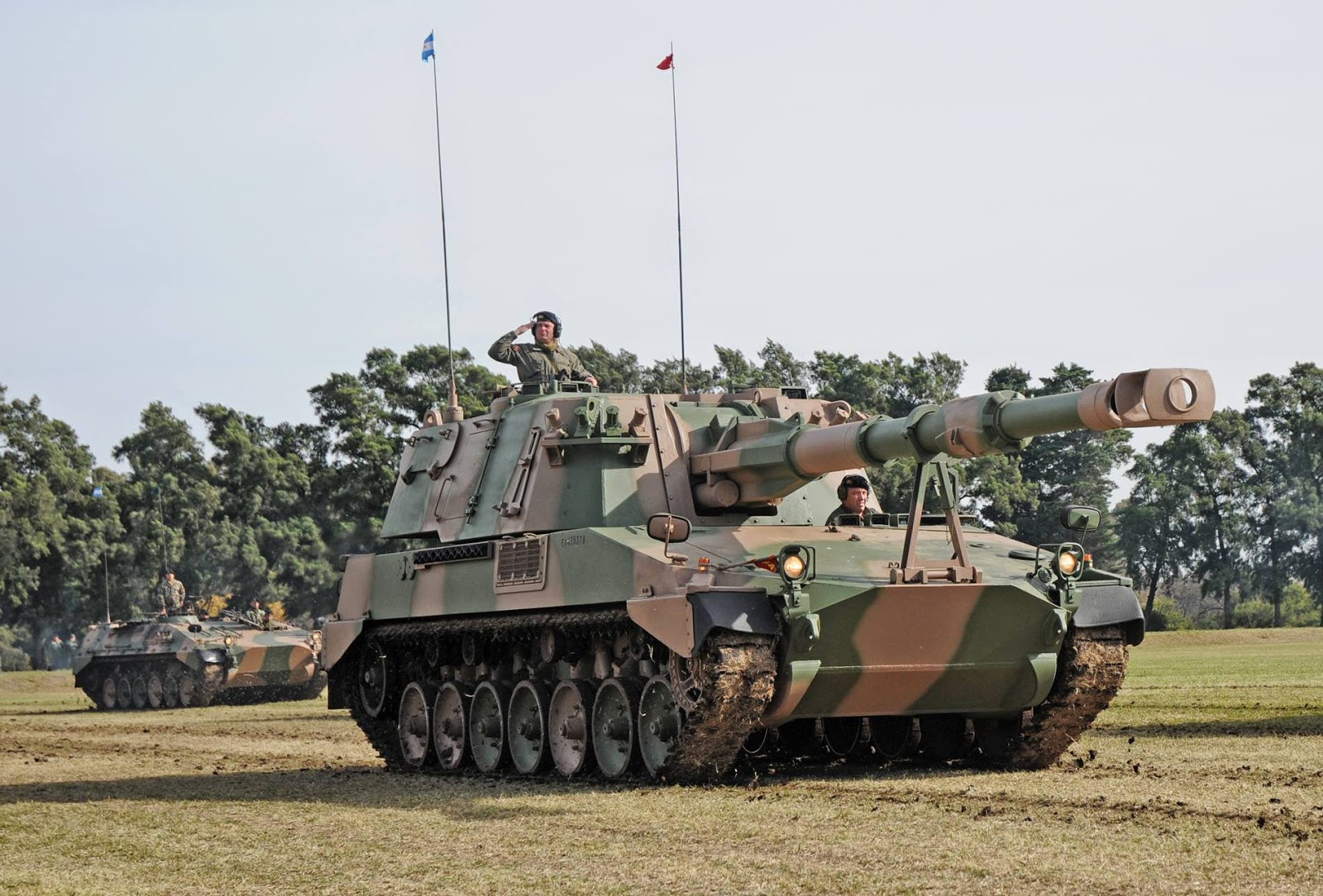 Vehículo de Combate de Artillería TAM VCA Palmaria del Ejercito ...